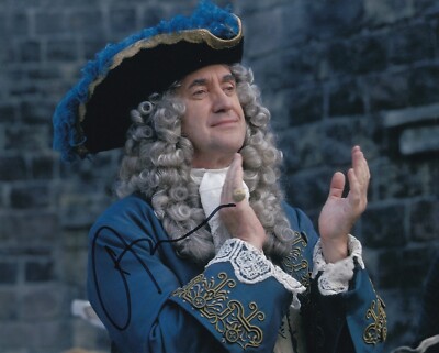 JONATHAN PRYCE signed Autogramm 20x25cm PIRATES OF THE in Person ...