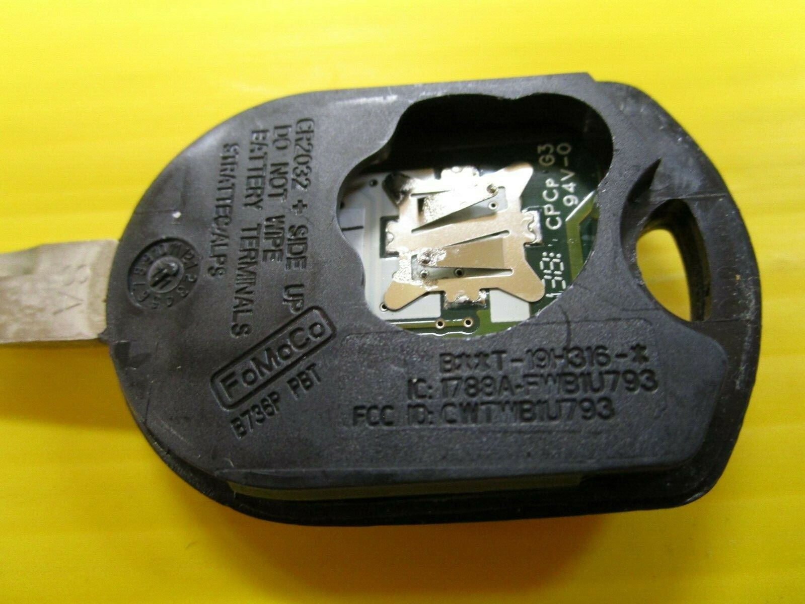 Set Of 2 Used Cut OEM 2010-2014 Ford Mustang Keys 164-R8087 5921186 ...