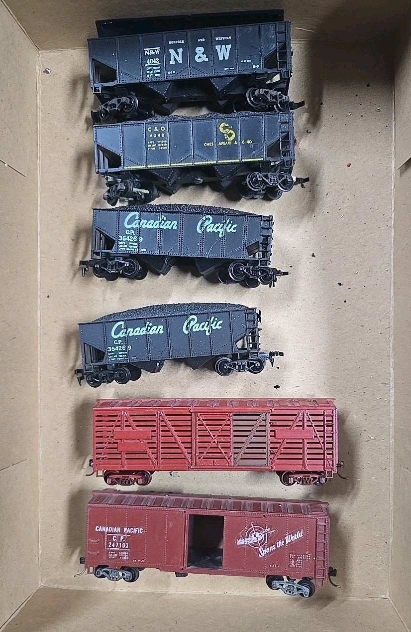 H0 Scale Lot of 6 RAILCARS 4 2Bay Hoppers, Cattle Car, Boxcar "USED" | eBay