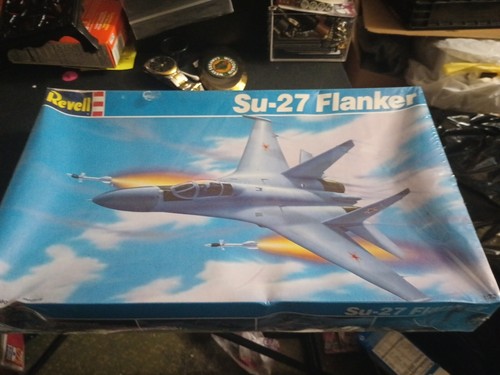 Revell - Su-27 Flanker Soviet Fighter - 1/72 Scale Model Kit 4348 ...