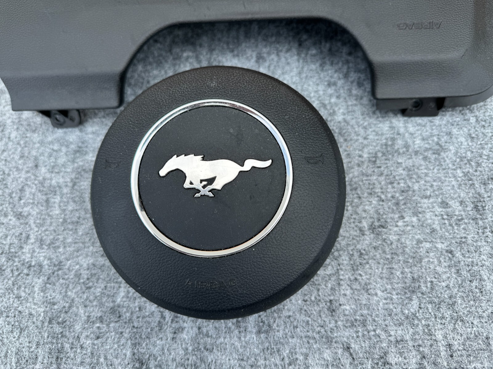 FORD MUSTANG GT 15-17 OEM LEFT DRIVER WHEEL MODULE WITH LOWER KNEE DASH ...