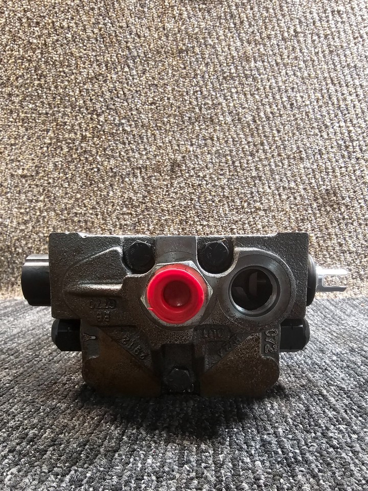 Parker V20-10973-F Hydraulic Directional Control Valves - V20 Series 3 ...