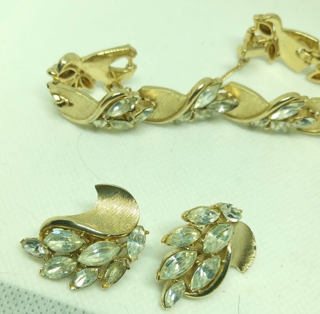 Vintage Crown Trifari MARQUISE RHINESTONES Necklace,… - Gem