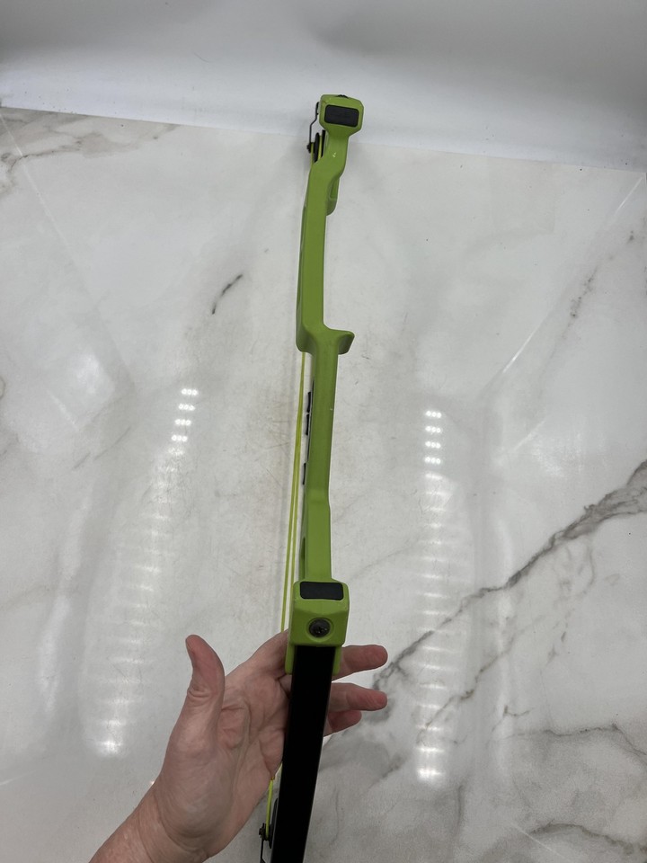 Bear Archery Apprentice Youth Compound Bow 31" Axle Beginner Compound ...