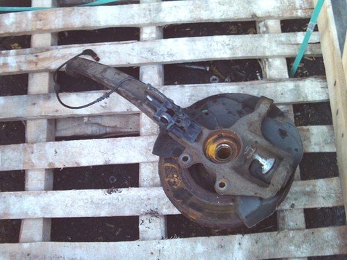 MERCEDES R-CLASS W251 - PASSENGER FRONT WHEEL HUB AND KNUCKLE ...