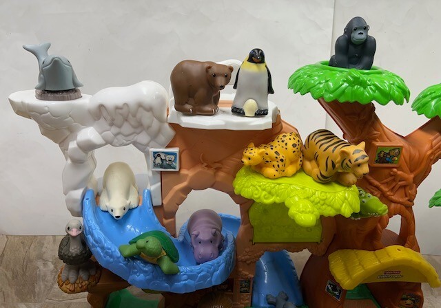 2011 Fisher Price Little People Tree House with 19 Animals - Works ...