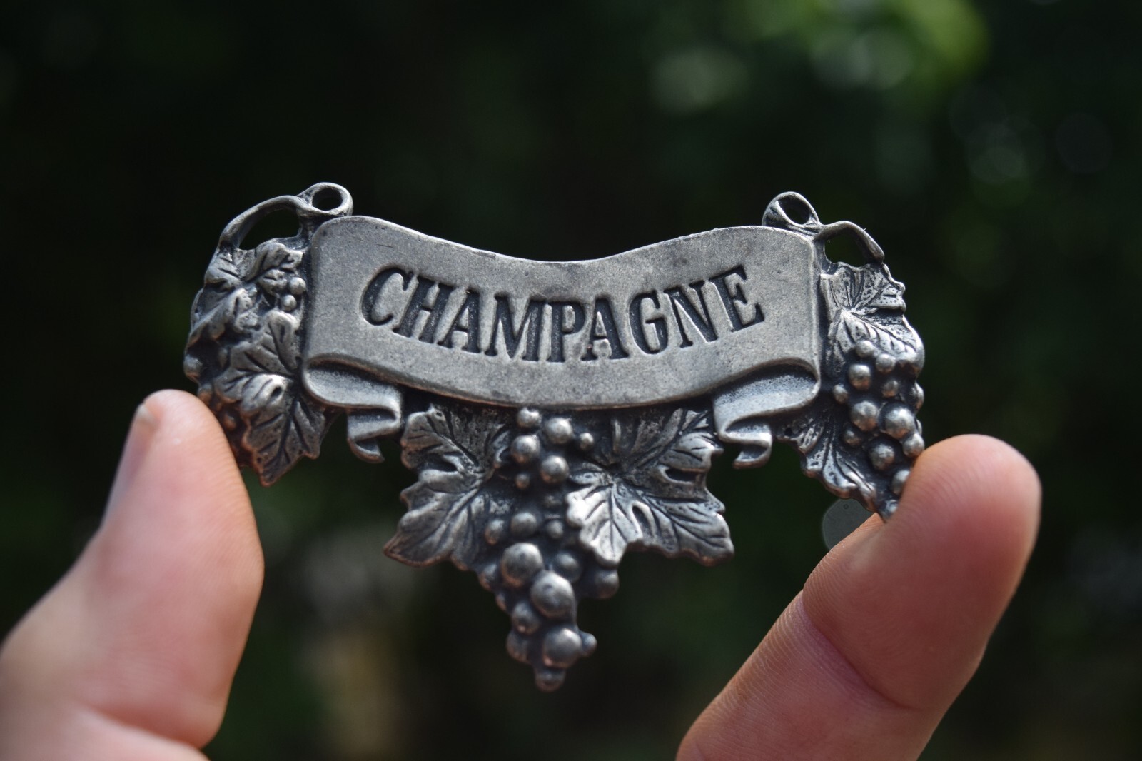 1960s CHAMPAGNE LIQUOR DECANTER LABEL CAST METAL BADG… - Gem