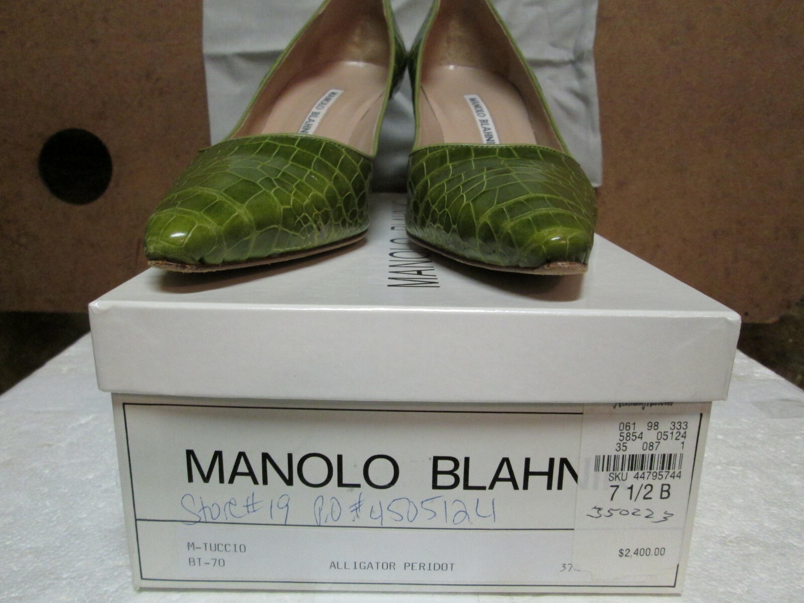 Manolo Blahnik Genuine Peridot Green Alligator Kitten Heels Classic ...