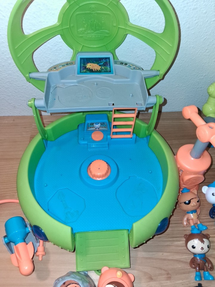 Huge Lot Octonauts Deep Sea OctoLab Works Kwazii Octomax suit Bath ...