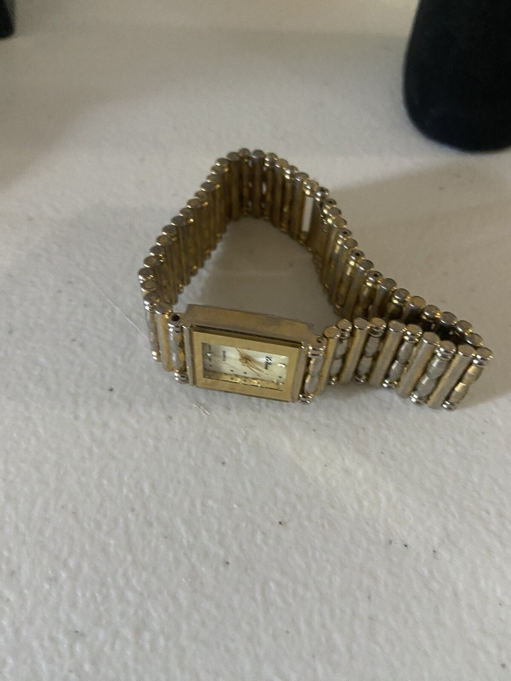 Le Baron Quartz Women's Watch Gold Band Perl Face I.D. ENT Japan ...