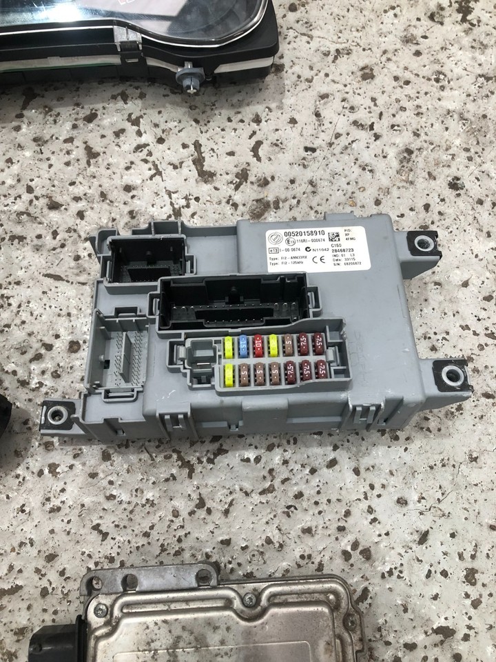 Vauxhall Combo Mk3 Engine ECU Kit 55269207 Manual Diesel 1598cc 2016 ...