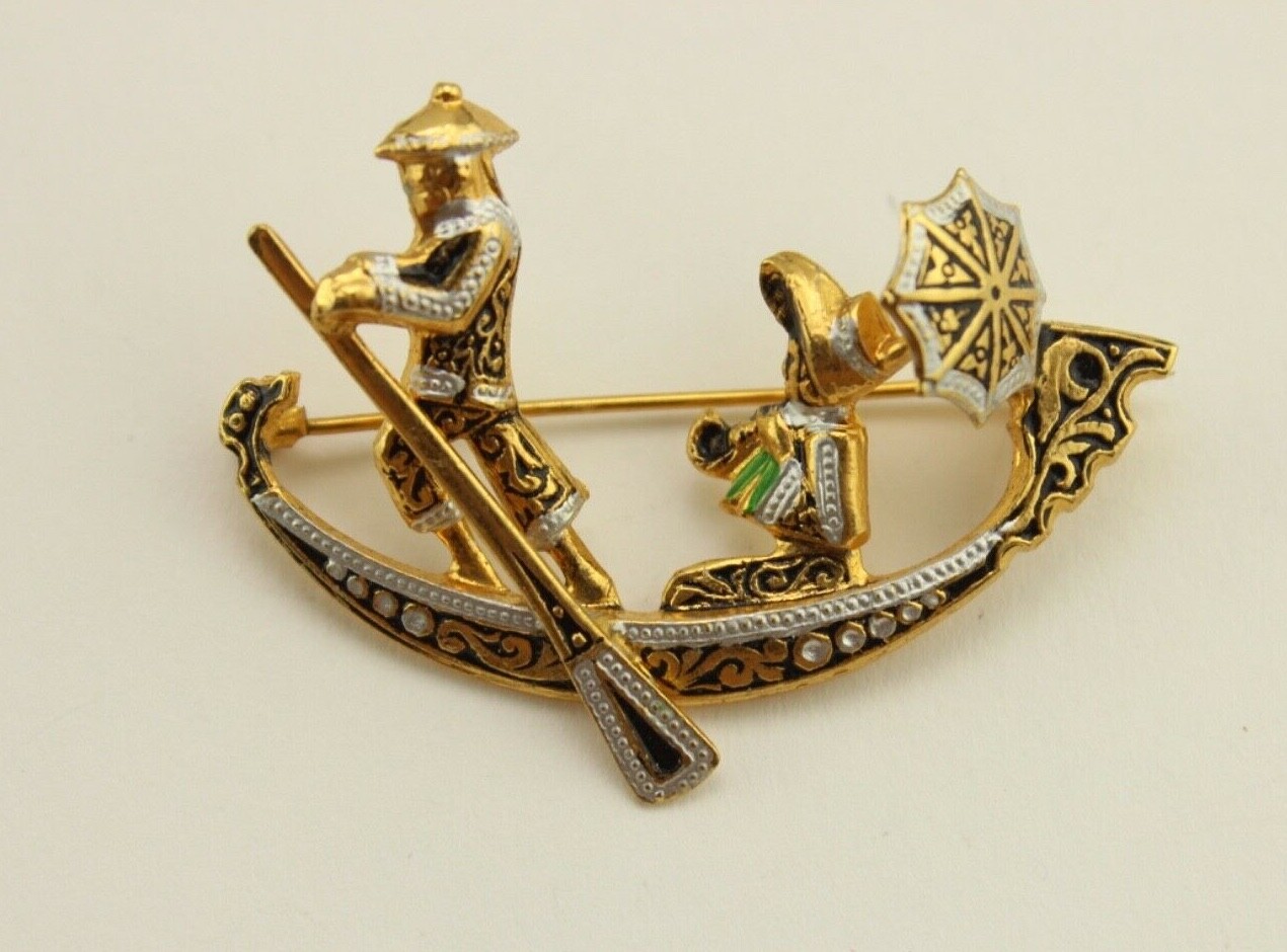 Vintage Chinese Junket Boat 3D Gold Tone Brooch - Gem
