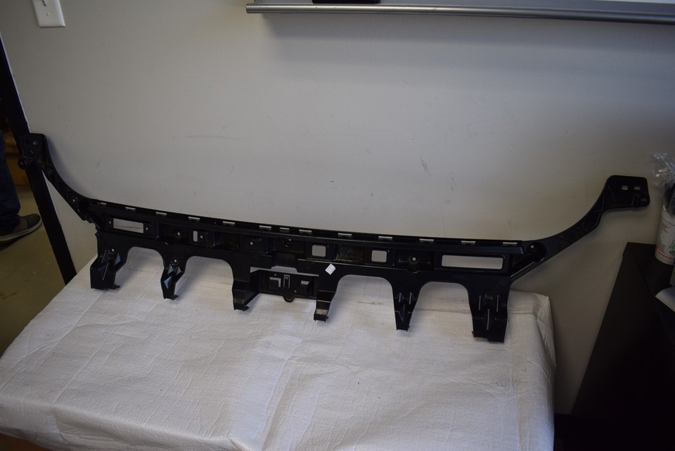 2017 CHRYSLER PACIFICA OEM REAR BUMPER CENTER SUPPORT 68229231AD | eBay