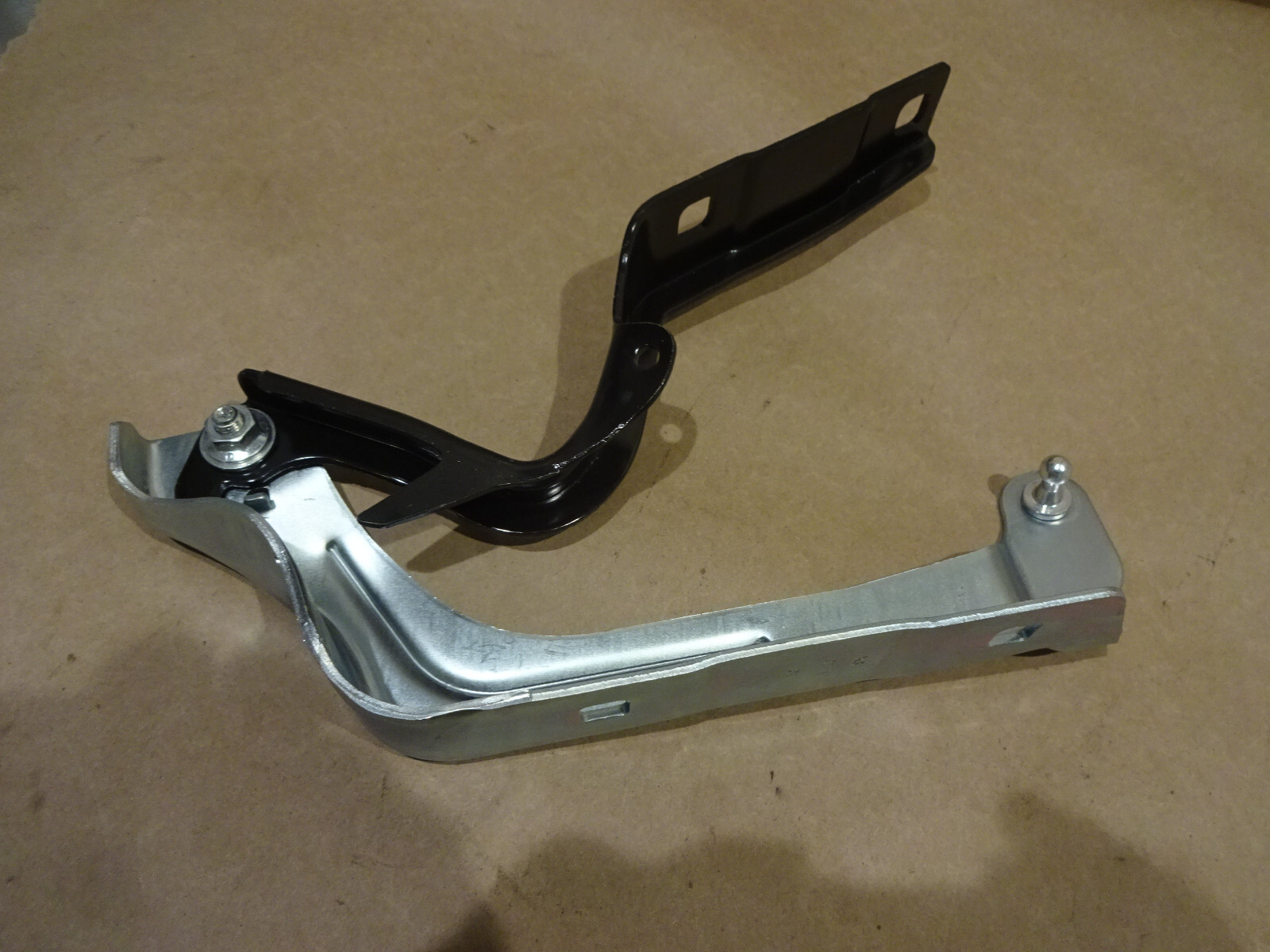 2014-19 Maserati Ghibli Quattroporte Front Hood Bonnet Hinge LH ...