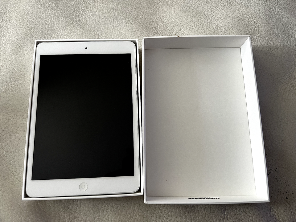 Apple iPad 16GB, Wi-Fi, 7.9in - Silver - Model A1432 | eBay
