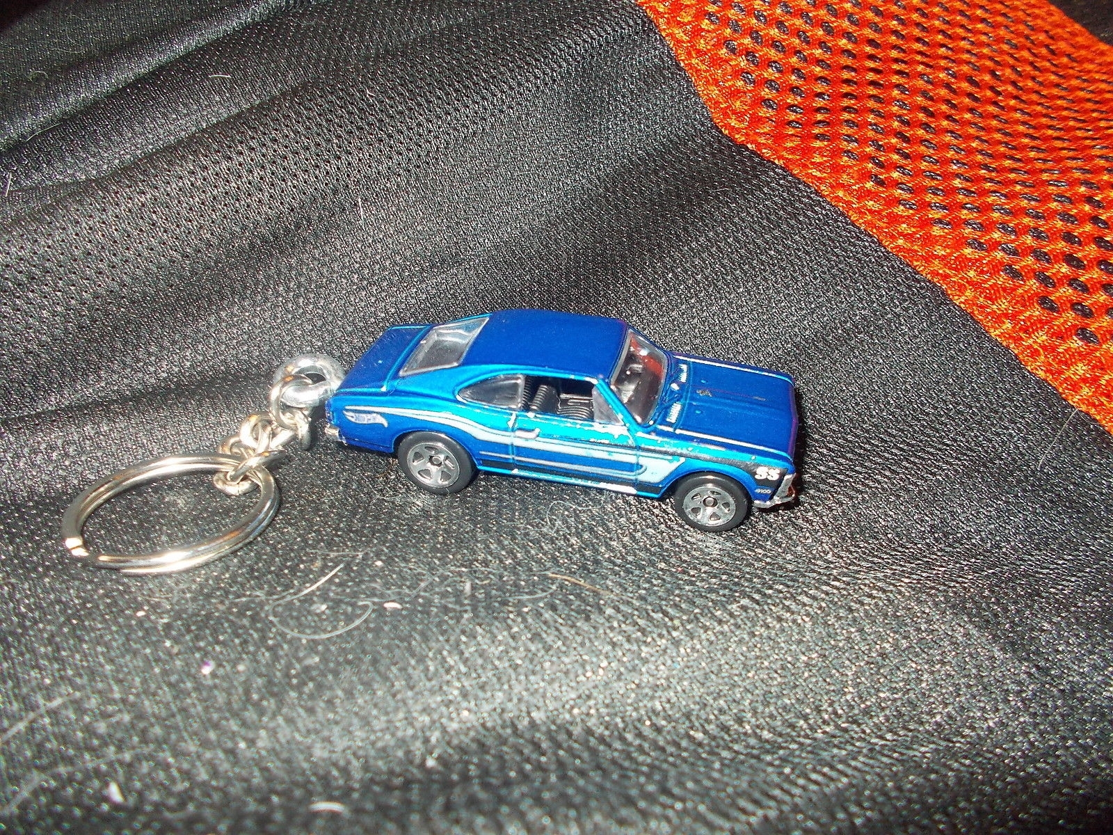 1968 CHEVROLET NOVA SS DIECAST MODEL TOY CAR KEYCHAIN KEYRING NEW DARK ...