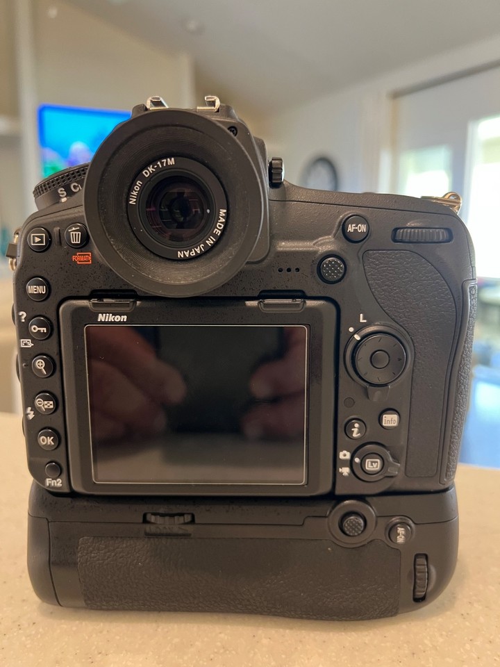 Nikon D850-FX 45.7MP-DSLR Camera Body w/MB-D18 Grip+Extras-Shutter Count: 3,219 | eBay