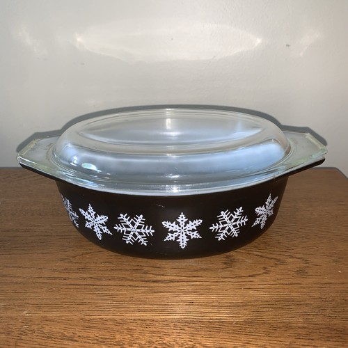 Pyrex Vintage Black White Snowflake 1.5 Quart Oval Casserole 043 w/lid ...