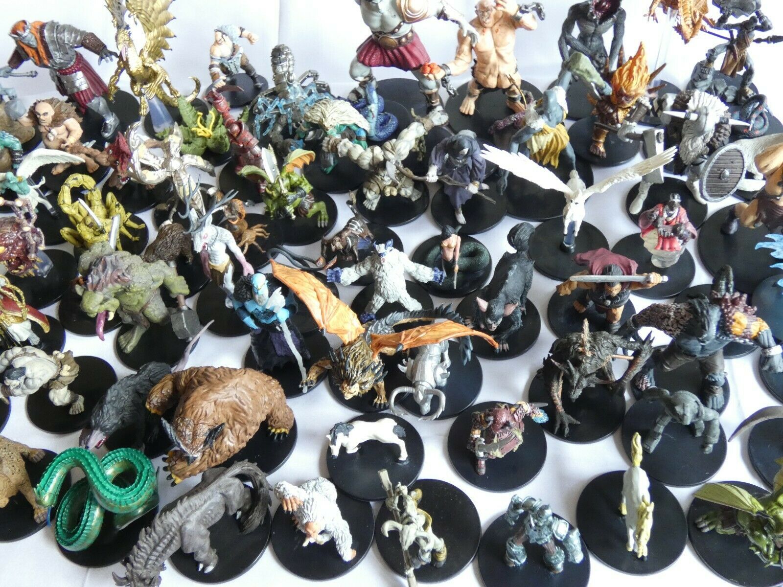 Random Large/Huge New Dungeons & Dragons Official Prepainted Miniatures ...