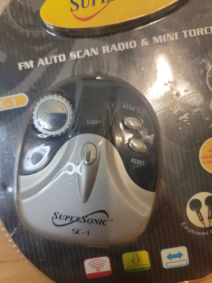 SuperSonic FM Radio Auto Scan Belt Clip Portable & Mini Flashlight ...