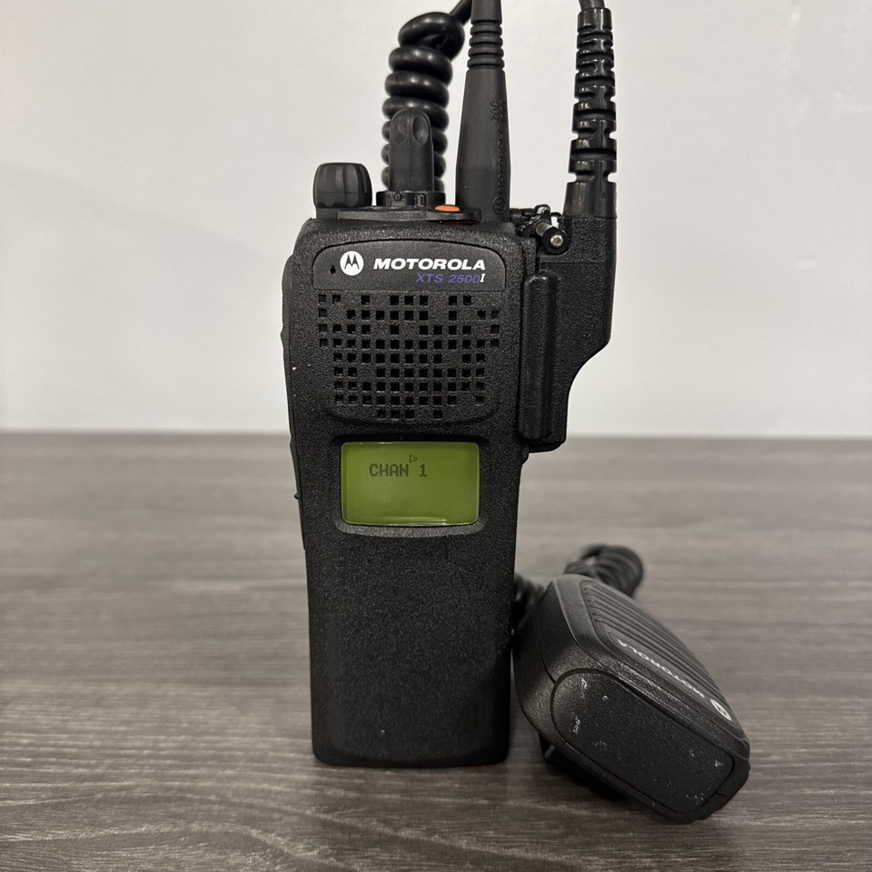Motorola XTS 2500 Two Way Radio H46UCD9PW5BN 700-800 MHZ w/ Mic | eBay