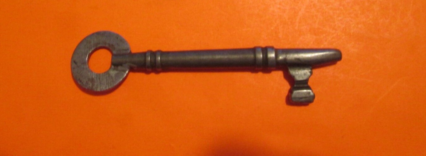 VINTAGE FANCY ODD AND DIFFERENT LOOKING SKELETON KEY ANTIQUE KEY ...