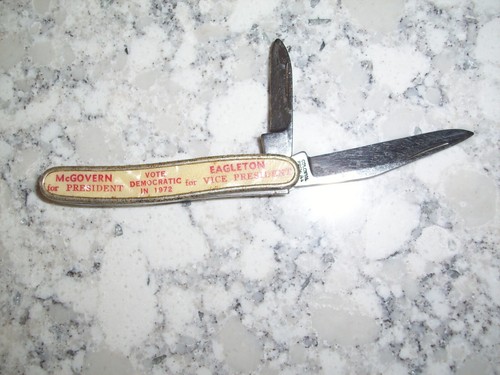 VINTAGE COLONIAL McGovern / Eagleton VOTE DEMOCRATIC IN 1972 2 BLADE ...