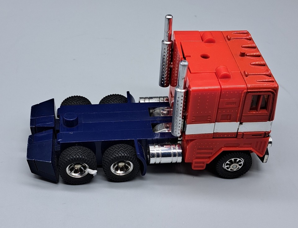 1984 Vintage Hasbro TRANSFORMERS G1 Optimus Prime COMPLETE Light Blue ...