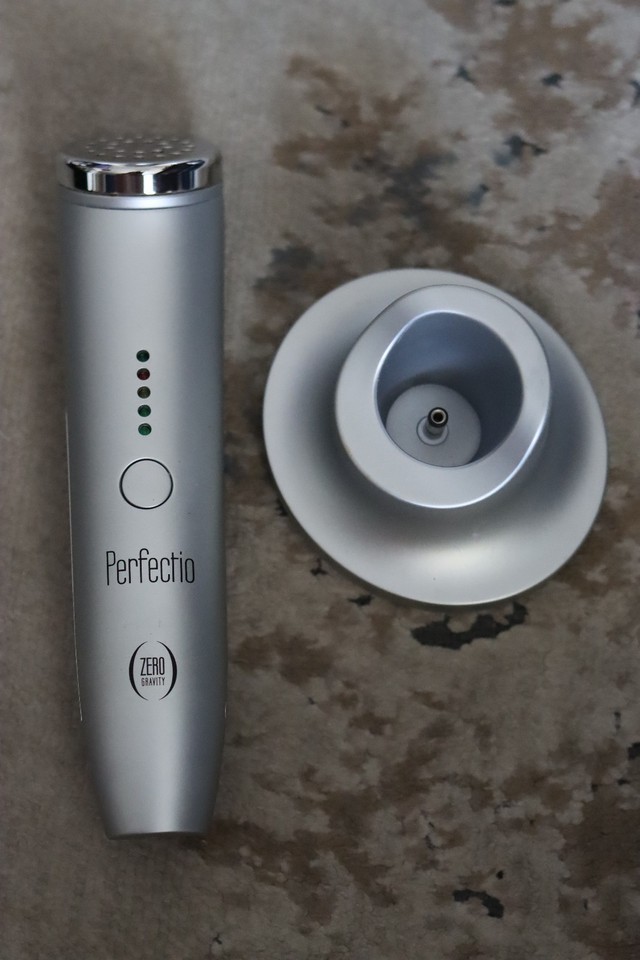 Zero Gravity - Perfection - Handheld Device LED - Anti Aging Skin ...