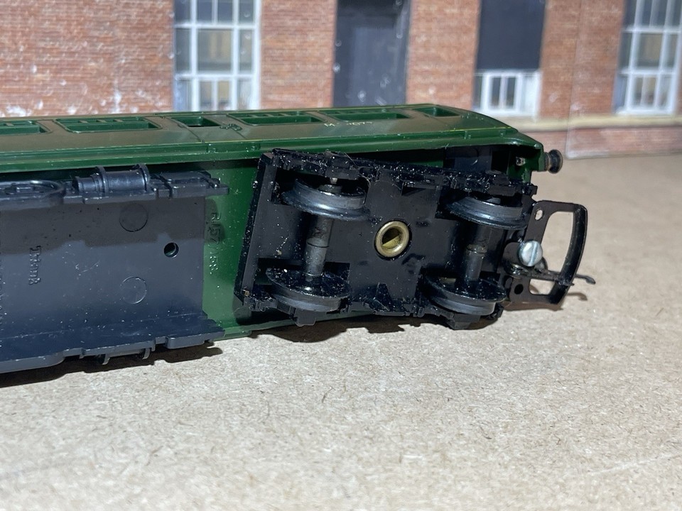 Triang OO Gauge Model Railway Class 101 DMU Br Green Powered Coach Non ...