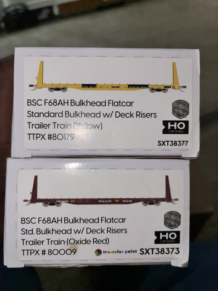 Scaletrains Rivet Counter Bulkhead Flat Cars With Pipe Loads | eBay