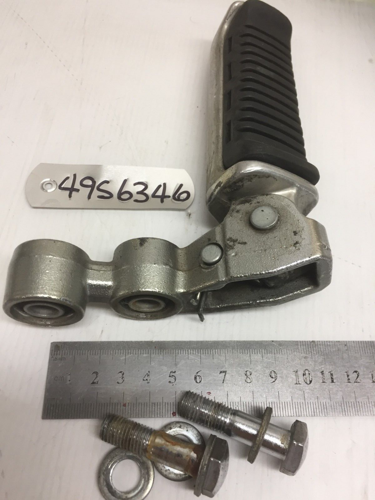 SUZUKI GSXS KATANA LATE MODEL RH RIDERS PEG, MOUNT & FASTENERS OEM ...