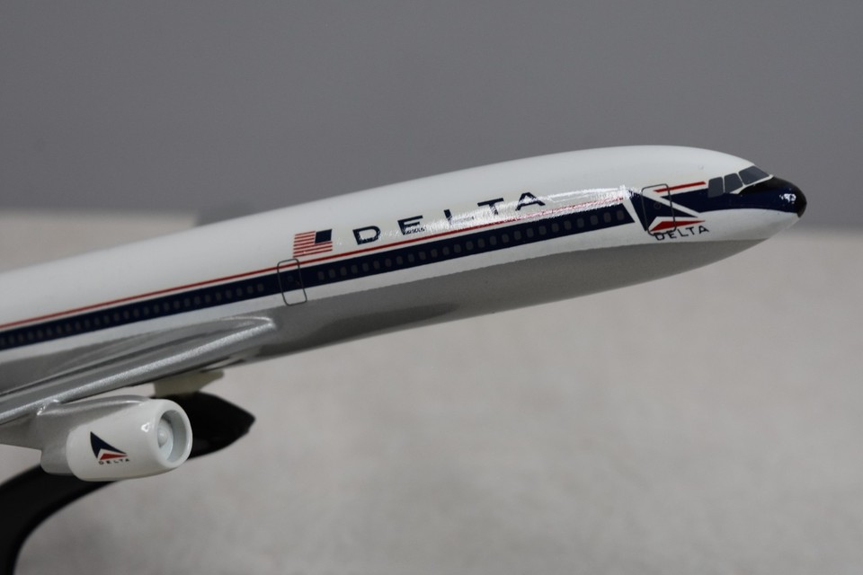 (Lot A62) 1/200 Scale Air Jet Advance Model Lockheed L-1011 Tristar ...