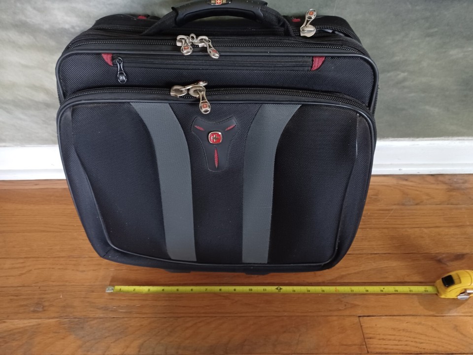 Wenger Luggage Granada Pro 15.6-Inch Wheeled Carry-On - Black - Uline ...