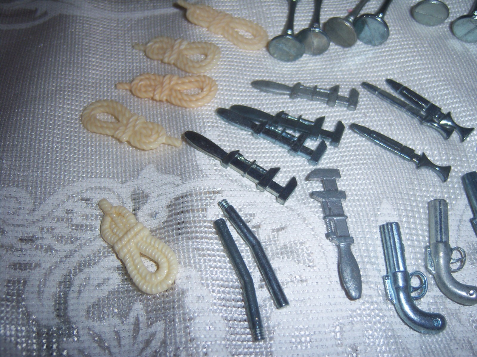 26 Metal CLUE Pewter & Plastic Replacement Game Tokens Movers | eBay