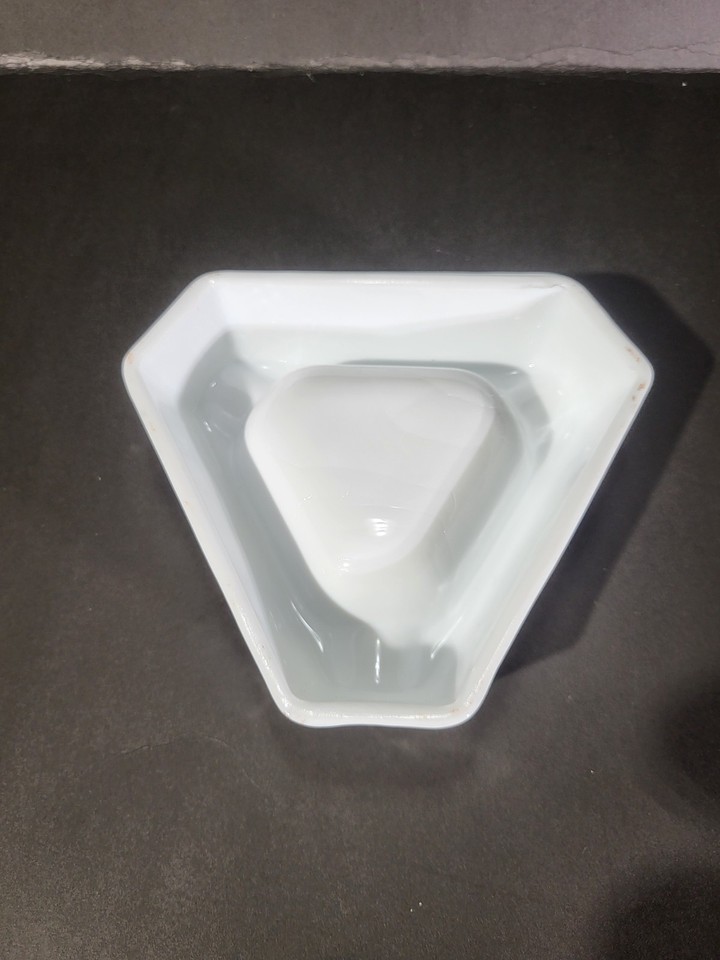 Pabst Blue Ribbon~~Pabst Light~~Beer~~White Glass~~ Ashtray~~HTF | eBay