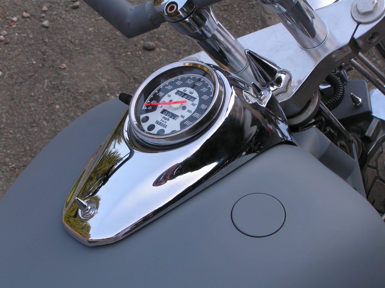 YAMAHA VSTAR 650 SPEEDO GAS TANK SPIKES chopper bobber xvs650 ...