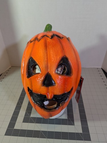 Tots Trick or treat studios Halloween 3 Season of the witch pumpkin ...