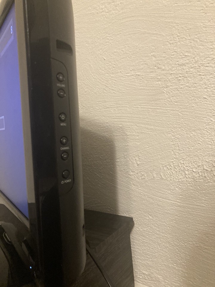 Philips 19-Inch 720p LCD HDTV w/ Remote Gaming TV 19PFL3504D/F7 *Tested ...