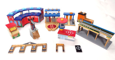Lot of 11 Thomas the Train Buildings & Accessories, Round House ...