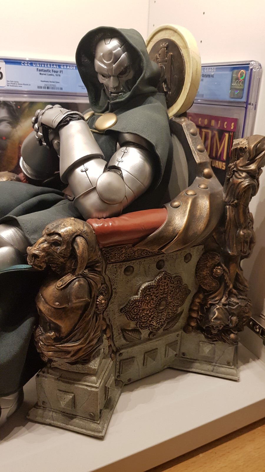 Sideshow Dr Doom On Throne Premium Format Exclusive Statue 500 ...