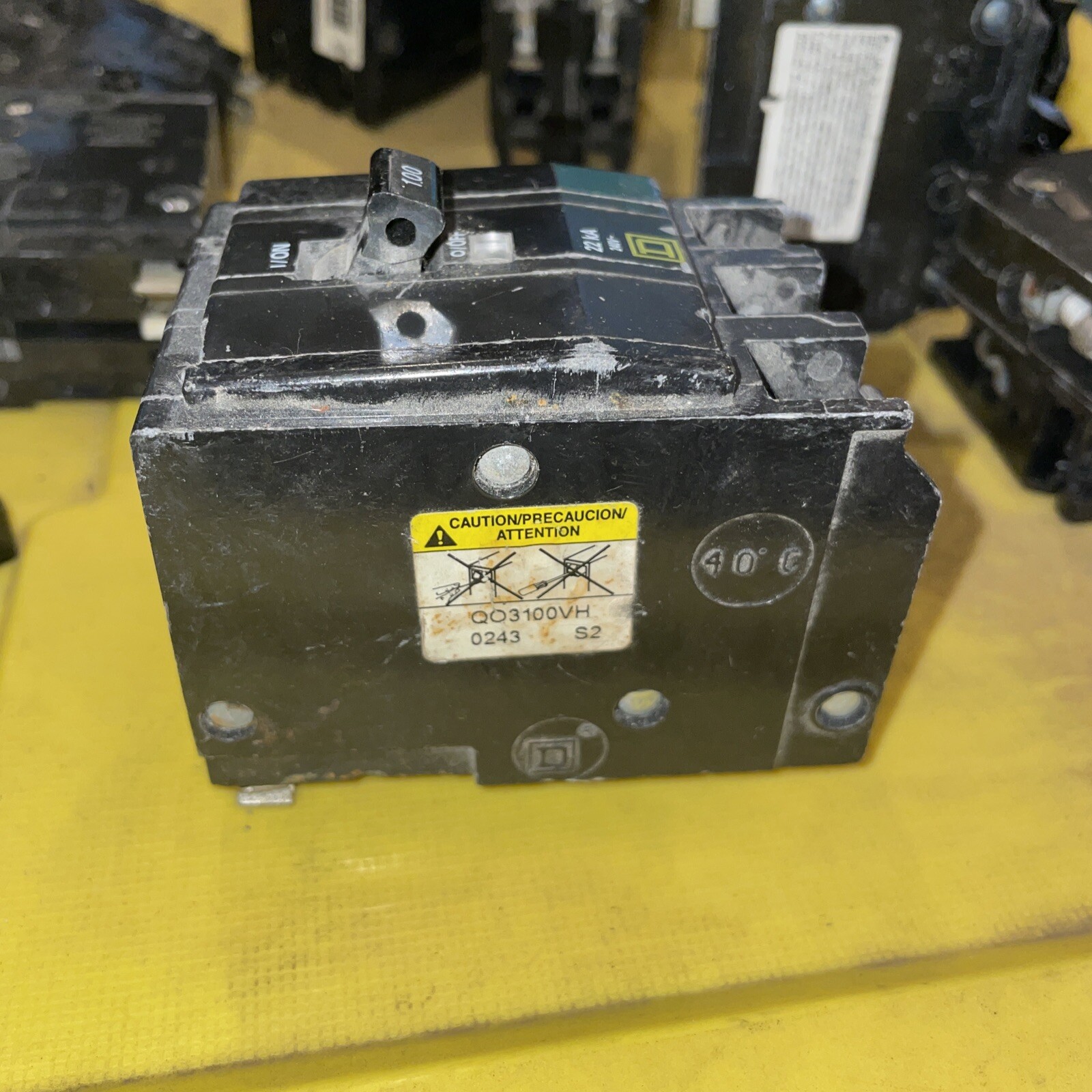 SQUARE D 100 AMP CIRCUIT BREAKER 3 POLE 22KA 240 VAC PLUG IN QO3100VH ...