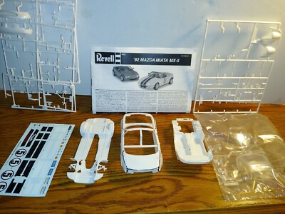 REVELL '92 MAZDA MIATA MX-5 MODEL KIT 1/25 SCALE Junkyard Parts Lot | eBay