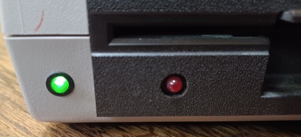 Vintage Commodore 1541 Floppy Disk Drive w/o Power Supply (Does Power ...