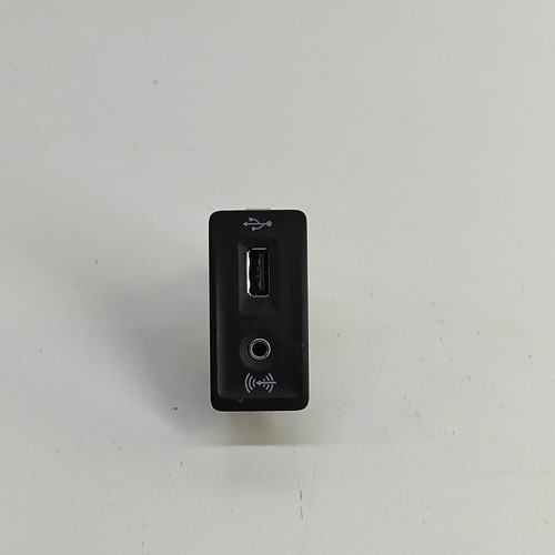 VW PASSAT B8 3G2 USB/AUX-In Socket Port 5Q0035726J 2.0 Diesel 110kw ...