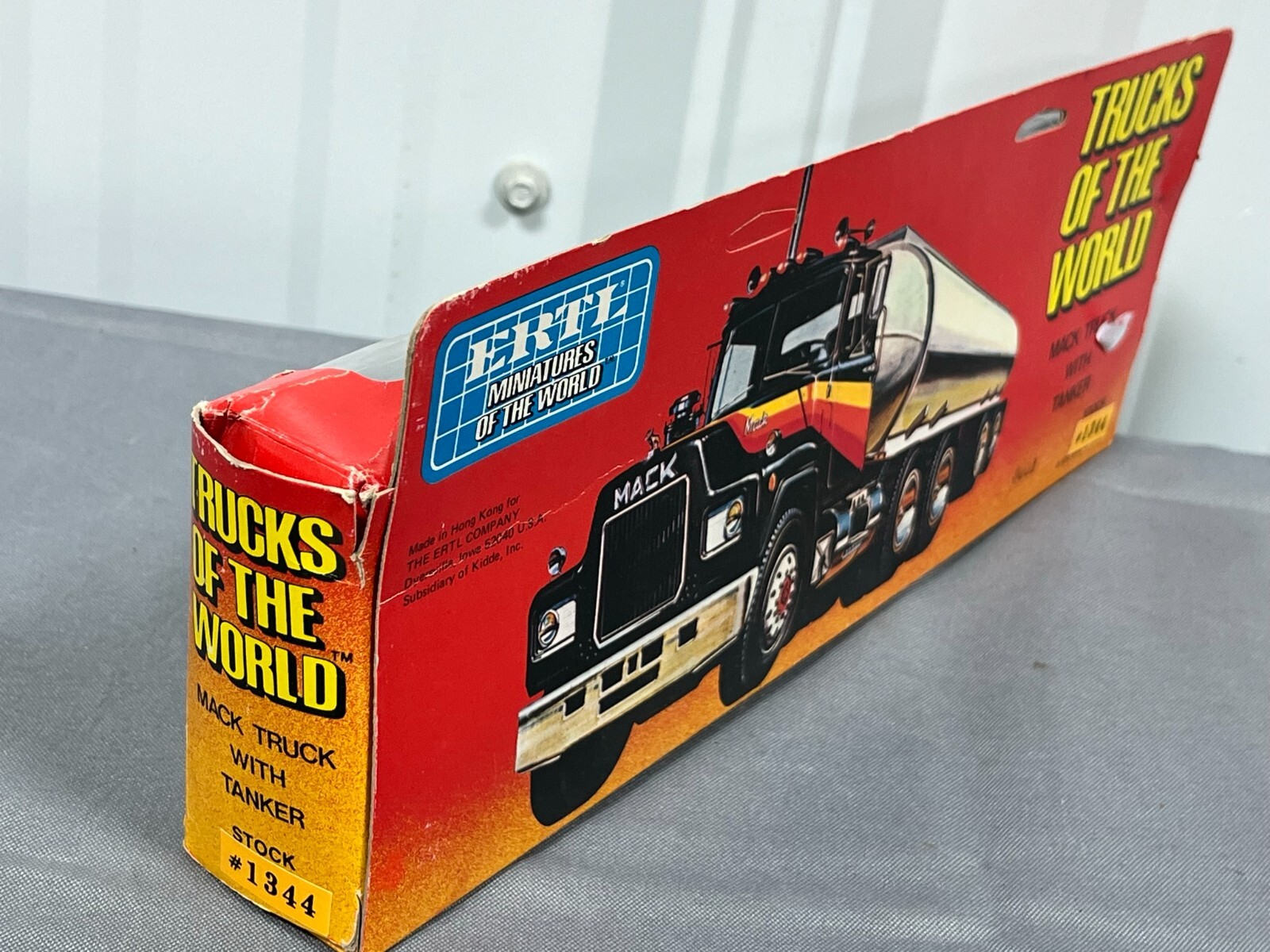 Vintage EXXON Motor Oil TRUCKS OF THE WORLD Ertl 1:64 Semi Mack w ...