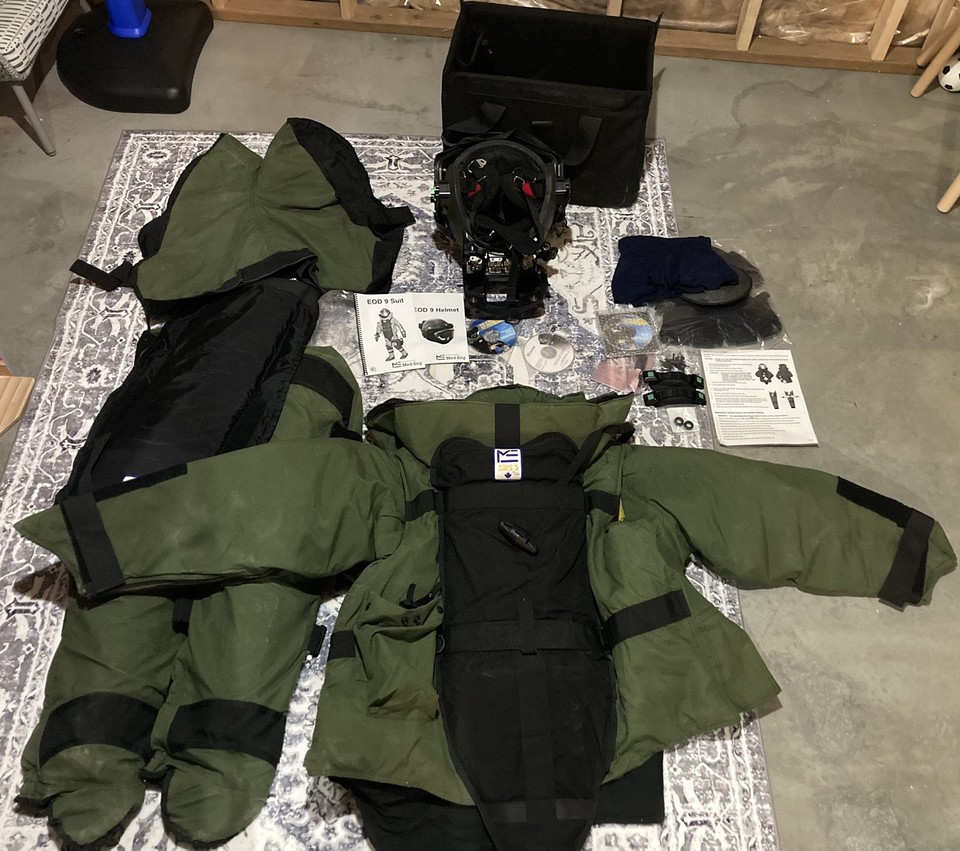 Med-Eng EOD Bomb Suit, SRS5 And EOD9 Helmet | eBay