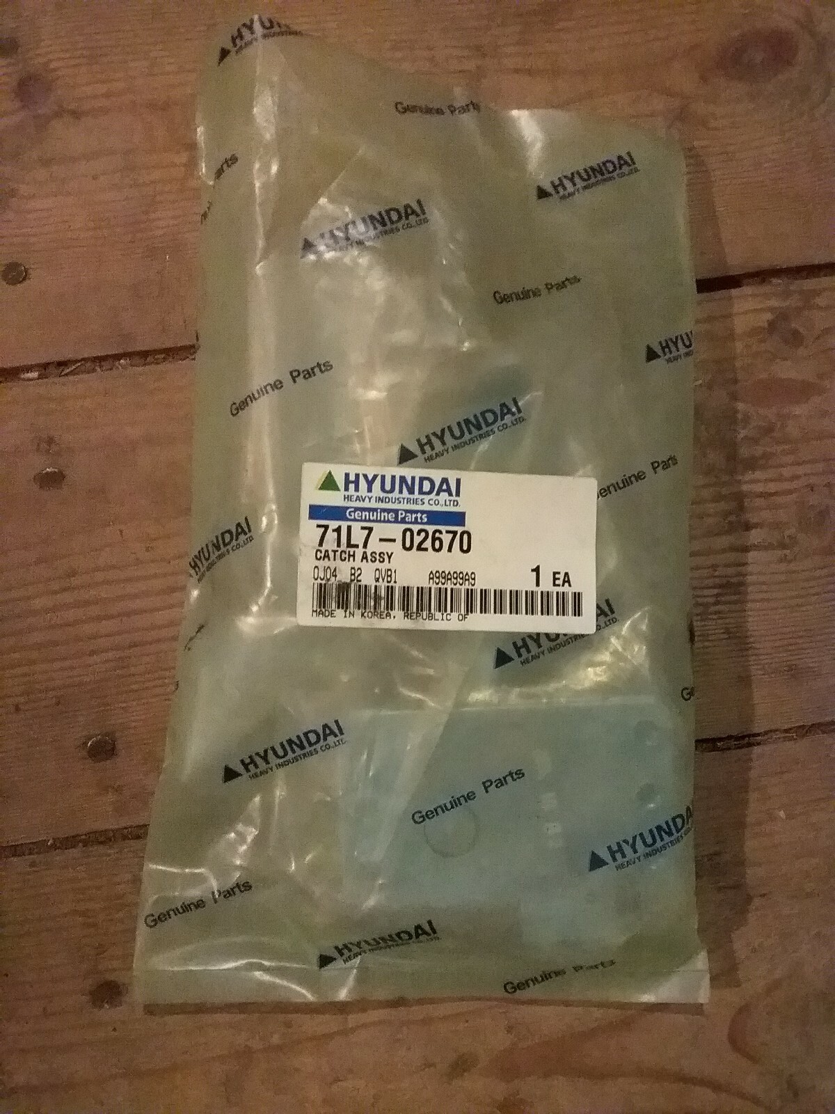 Hyundai Loader OEM Catch Assy. 71L7-02670 NEW | eBay