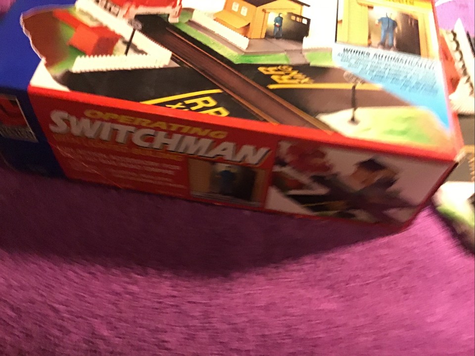 Life Like HO Scale Operating Switchman w/ Lighted Building #8203 | eBay