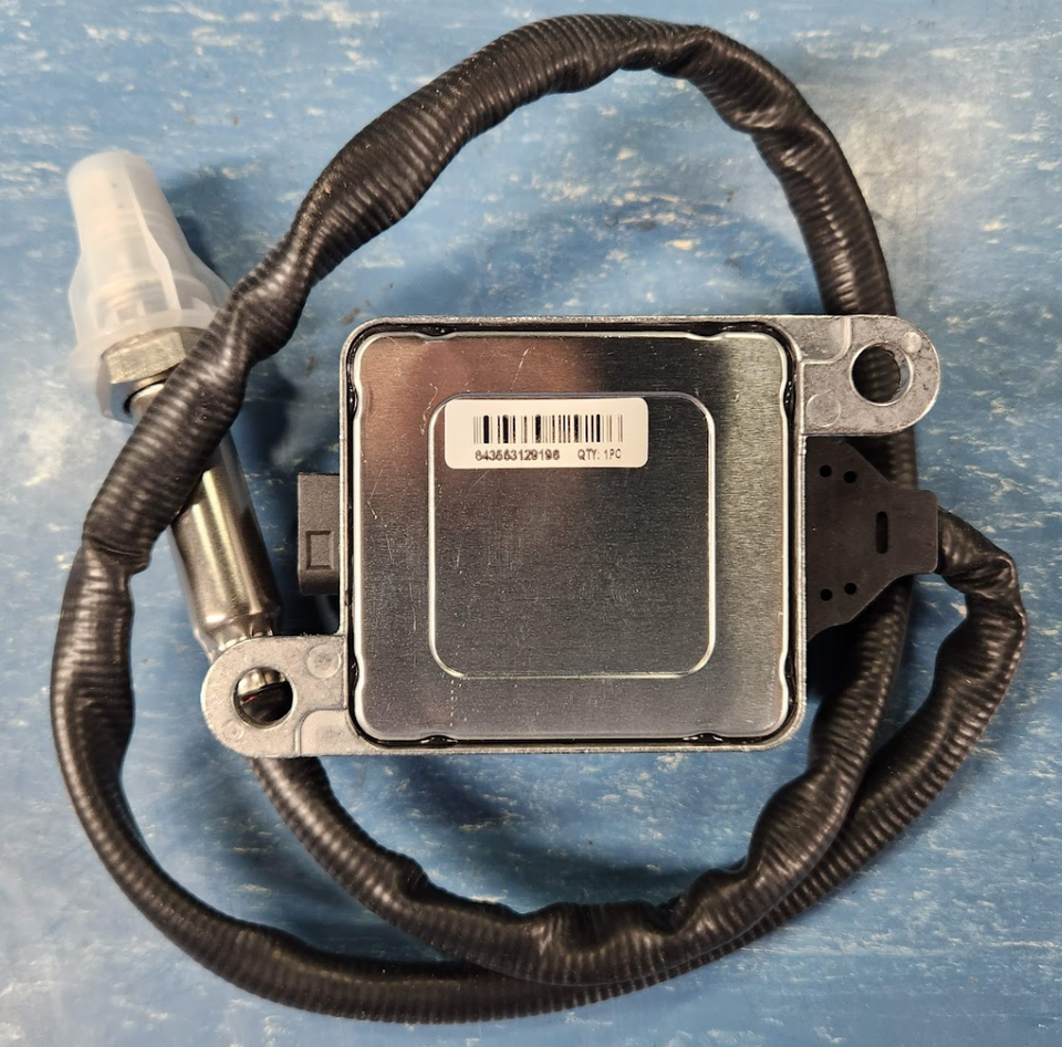 Inlet NOx Sensor For Freightliner Cascadia Western Star Engine ...